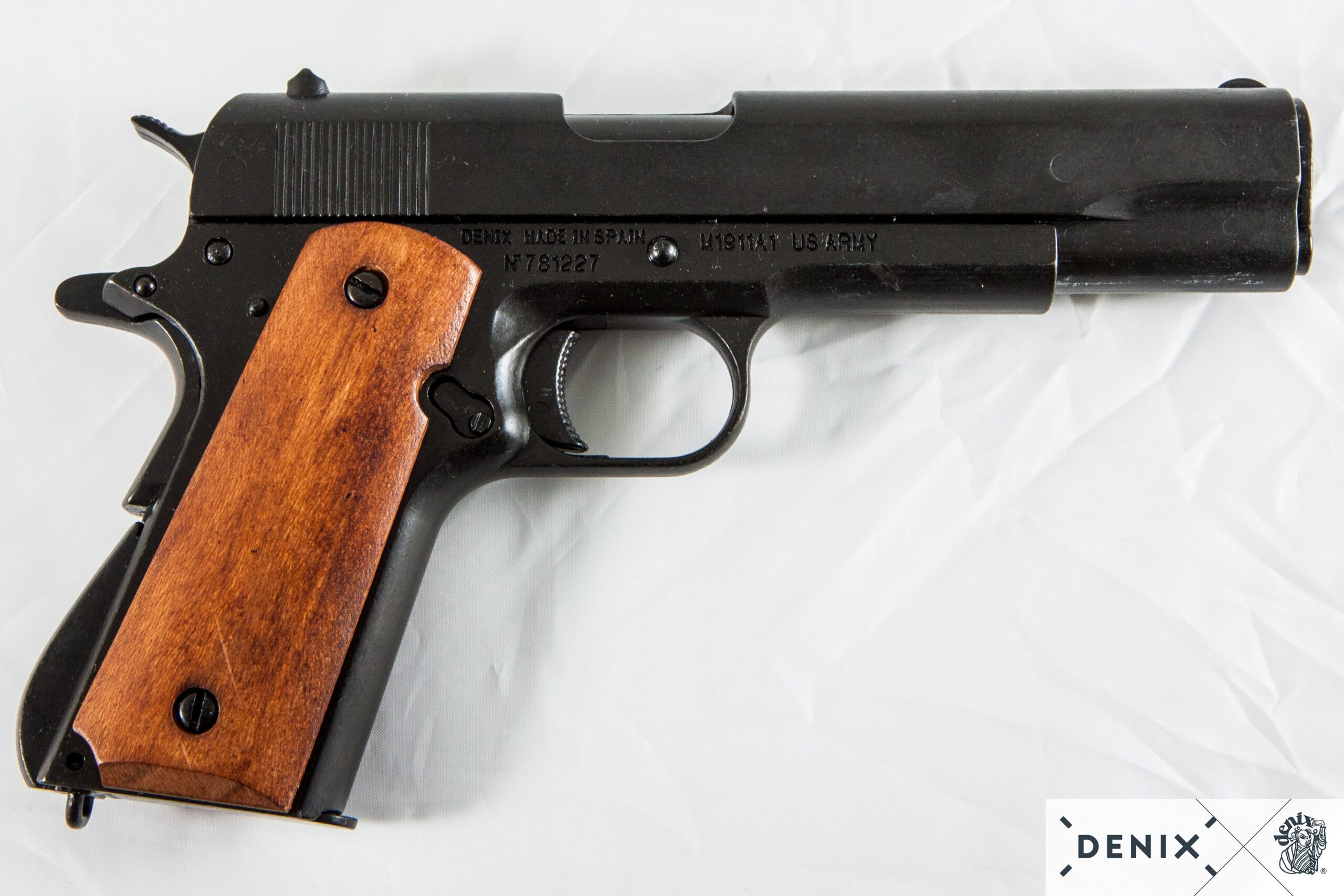 Colt .45 Government,1911, negra, cachas de madera lisa - La vieja España